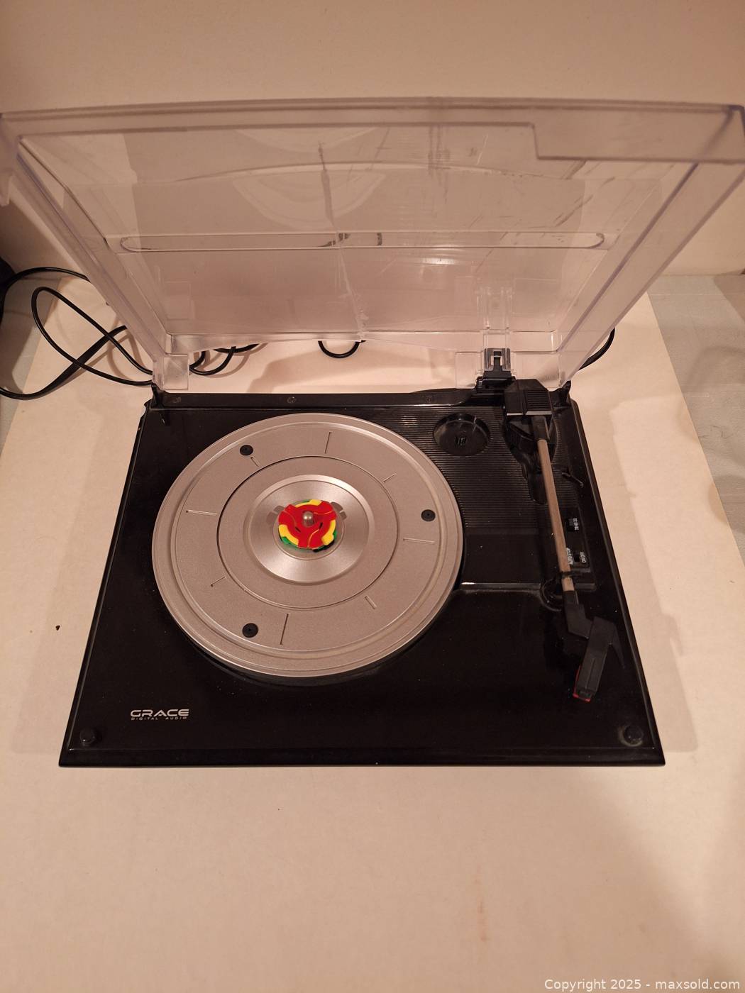 Grace Digital USB Turntable With 50 45 RPM Records | Maxsold