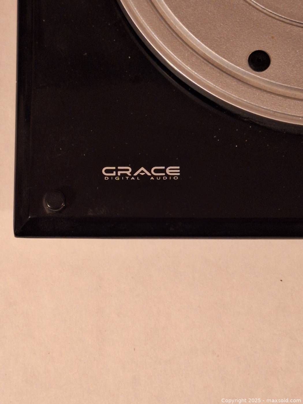 Grace Digital USB Turntable With 50 45 RPM Records | Maxsold