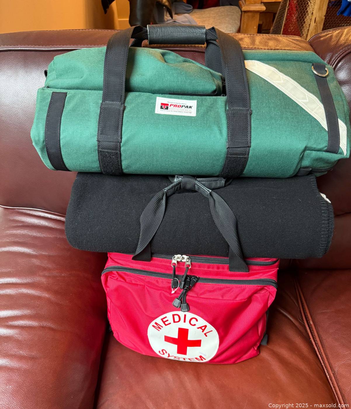 ProPak first aid bag, BP monitor, wool blanket 60x80, oxygen tank carry ...