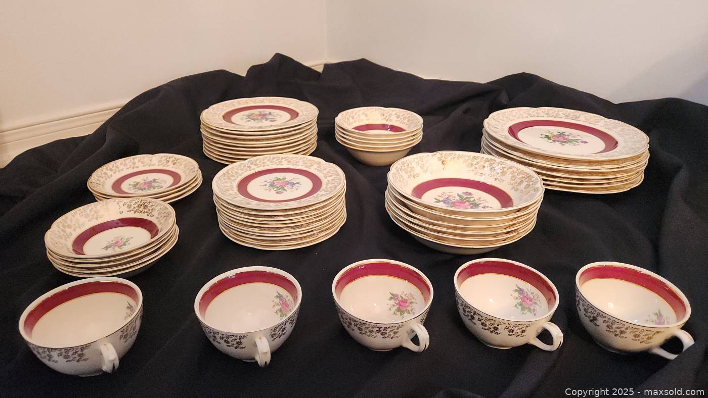 British Empire Ware 52-Piece 22K Gold Dinnerware Set | Maxsold