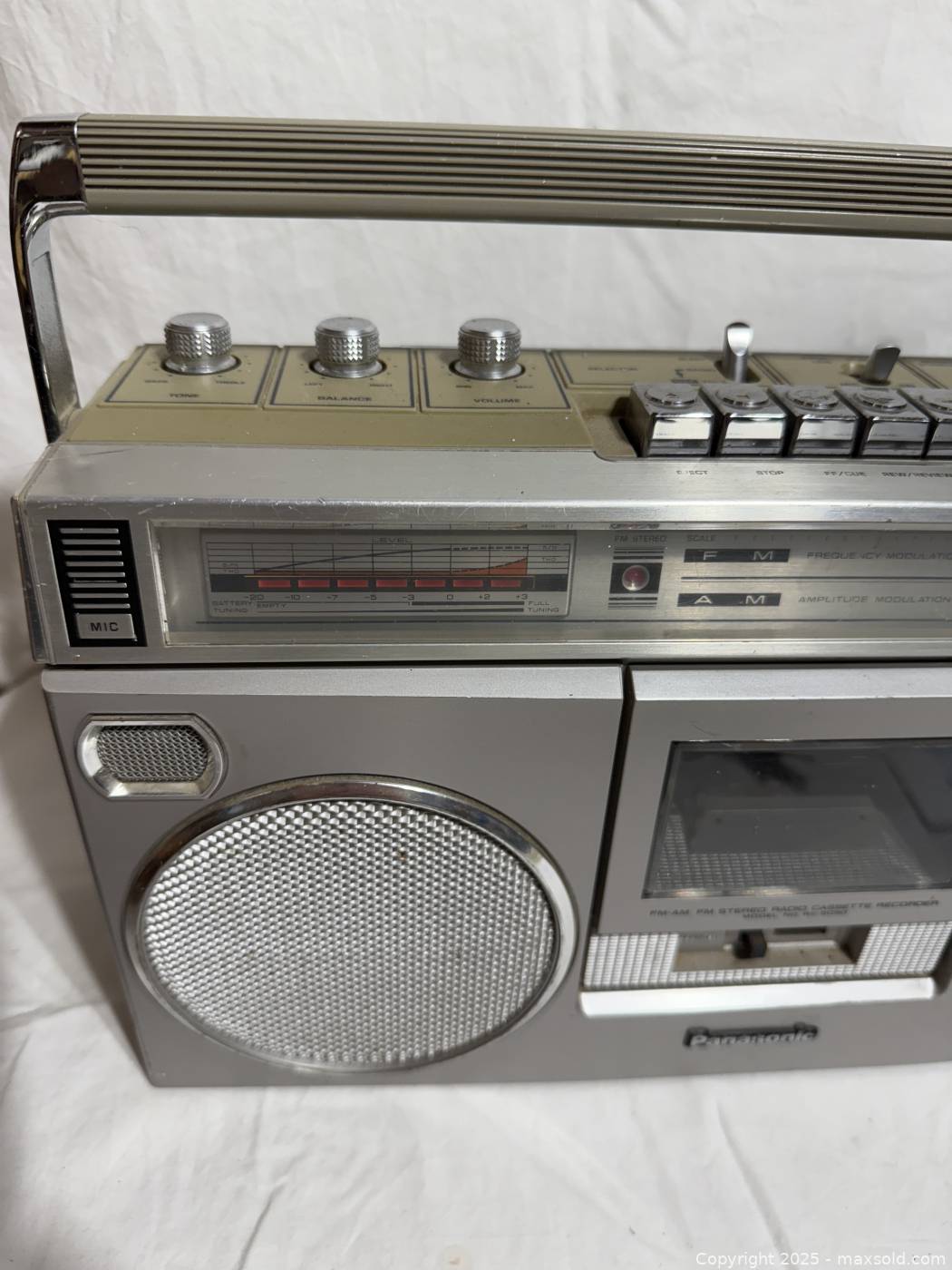 Panasonic RX-5090 stereo boombox | Maxsold