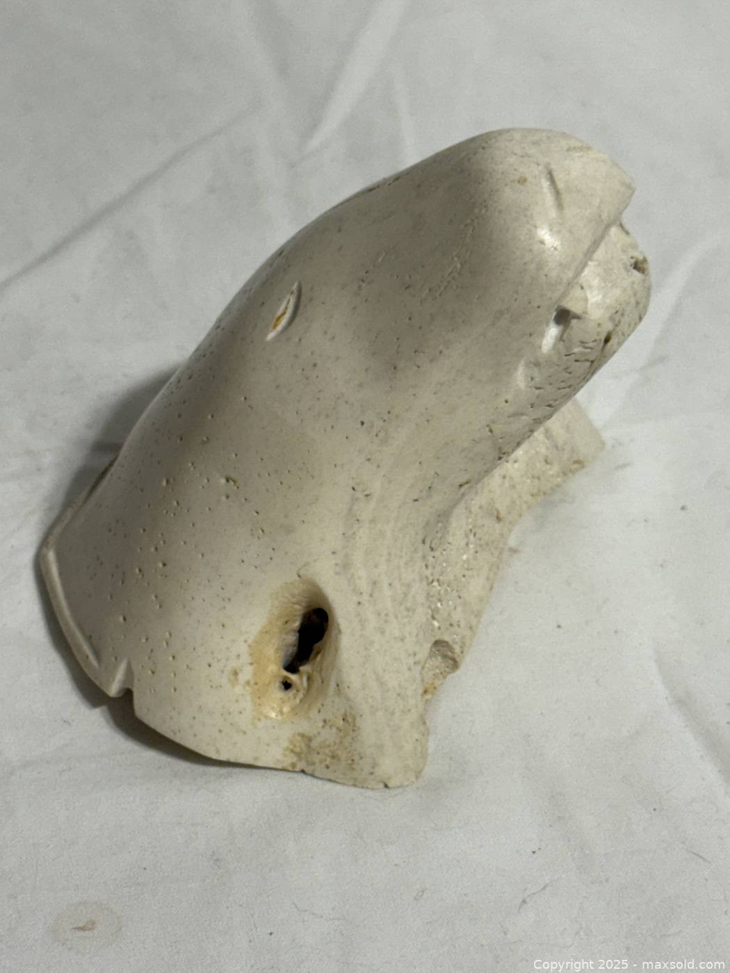 Inuit whale bone polar bear carving | Maxsold
