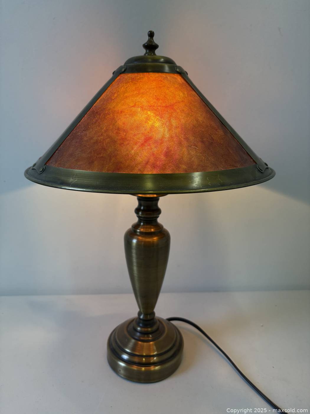 Mission-style mica shade table lamp 17" | Maxsold