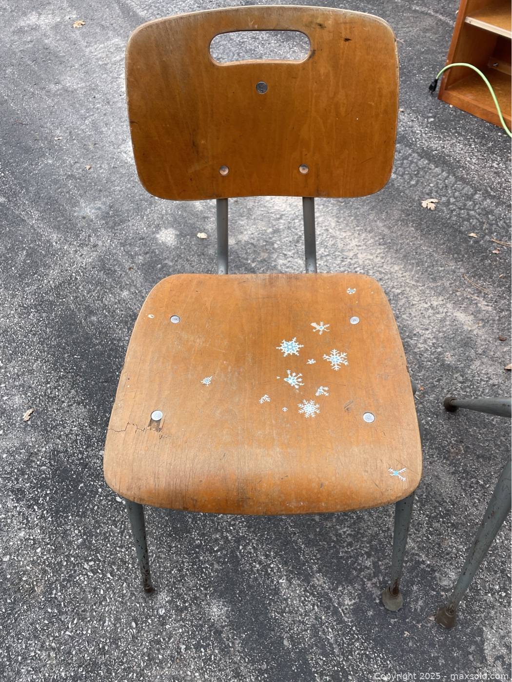 Five metal-frame wood school chairs | Maxsold
