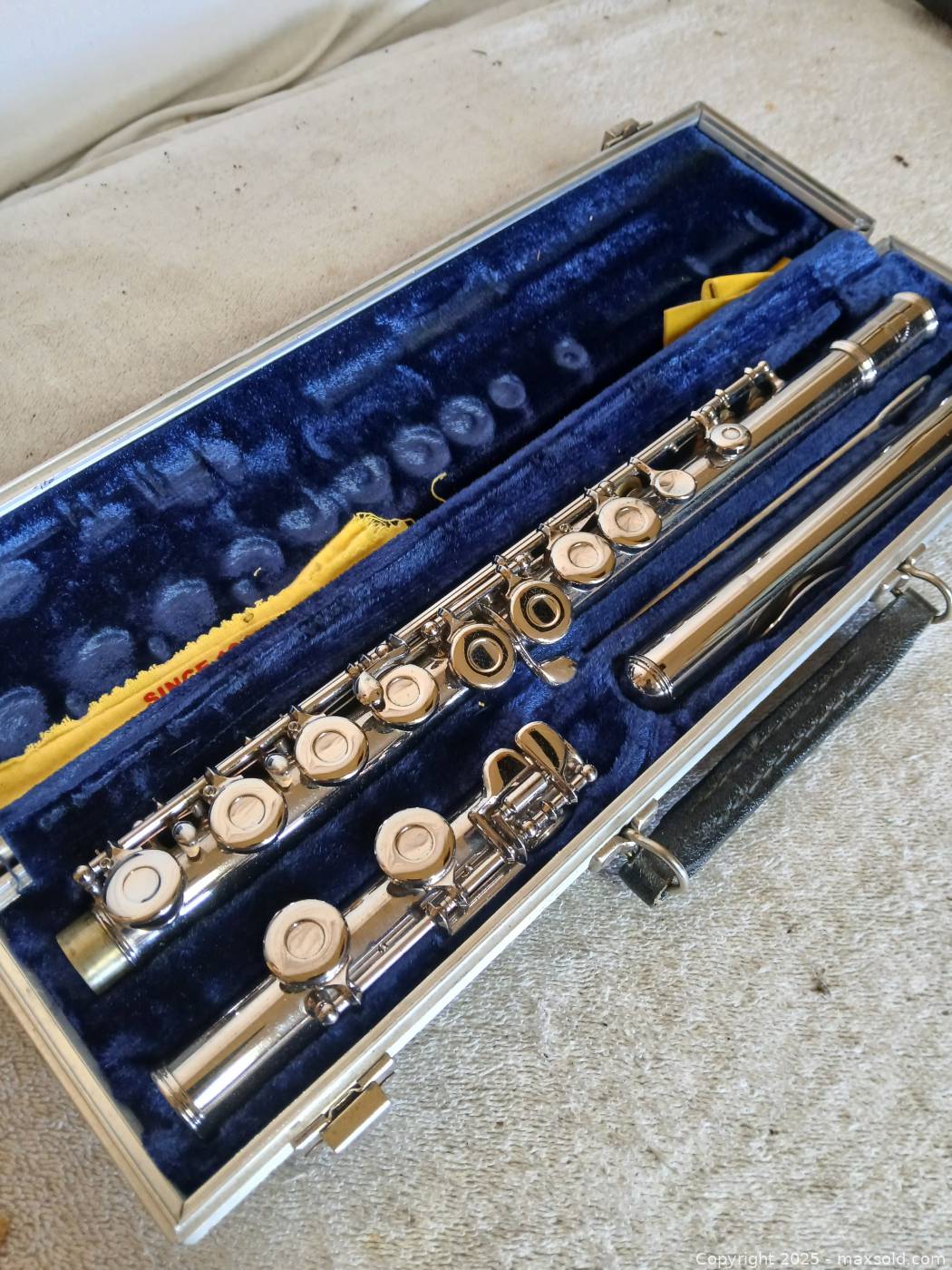 Silver-tone Flute with Hard Case | Maxsold