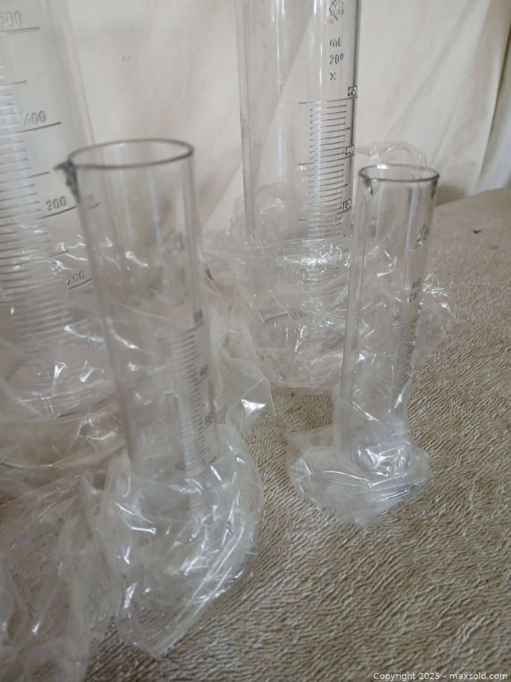 Plastic Graduated Measuring Cylinders, 6 | Maxsold