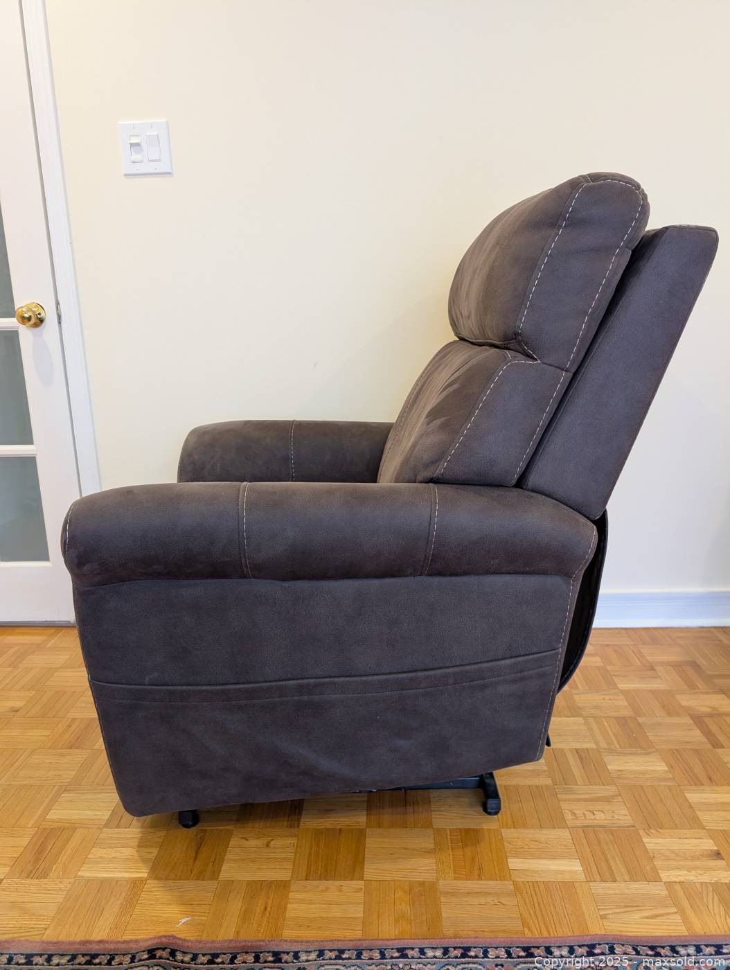 Wellwise Urbana Power Lift Recliner Chair | Maxsold
