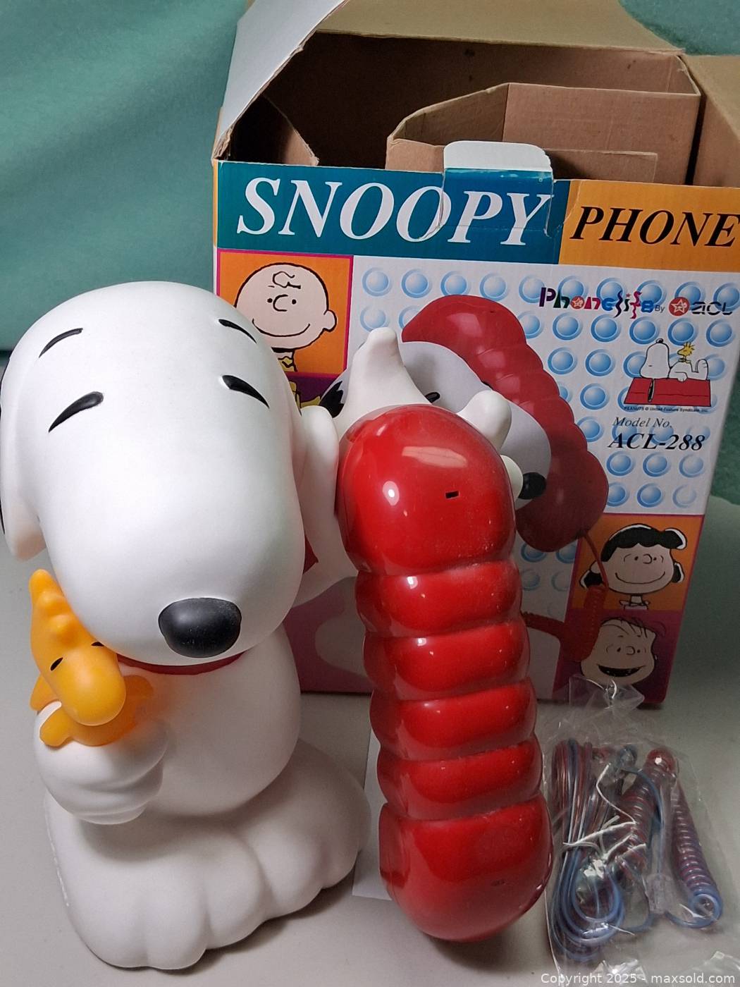 Snoopy Peanuts ACL-288 corded novelty telephone | Maxsold