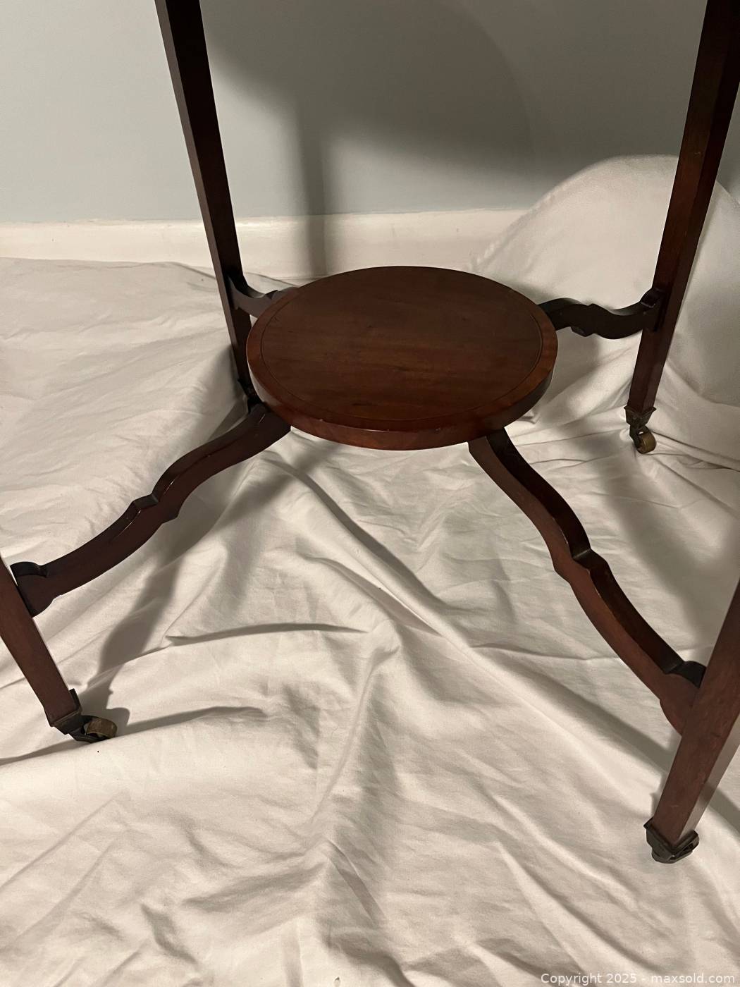 Wood round card table with inlay | Maxsold