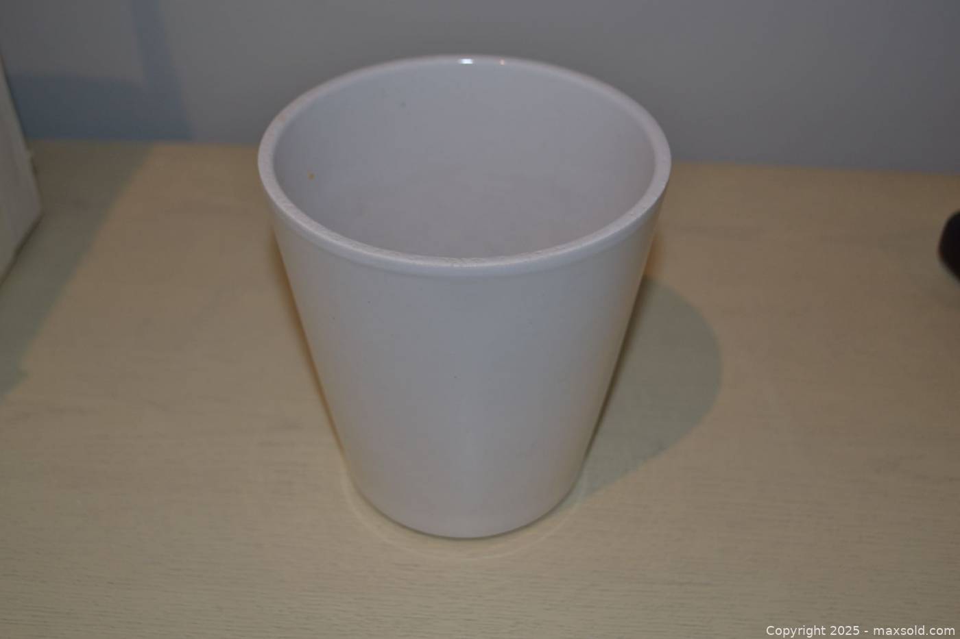 Plain White Ceramic Vase | Maxsold