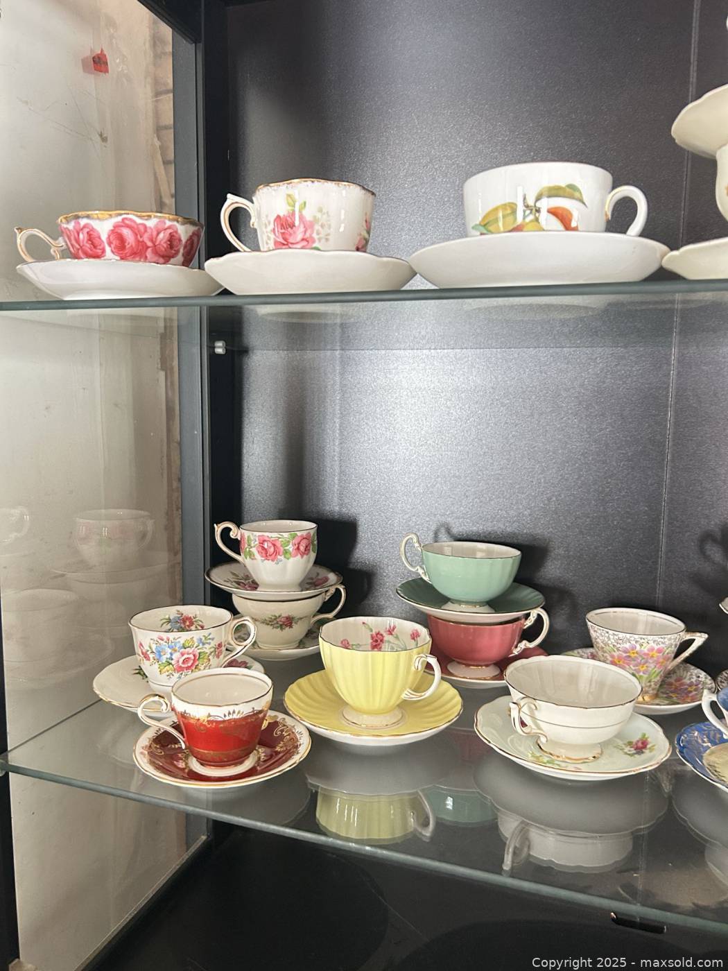 26 Vintage Porcelain & Bone China Tea Cup and Saucer Sets | Maxsold