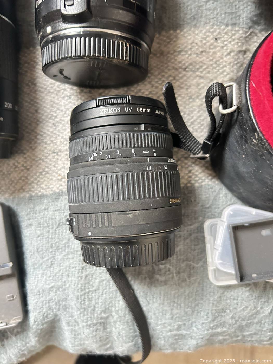 Canon film & DSLR cameras, lenses, flashes, tripods, accessories | Maxsold