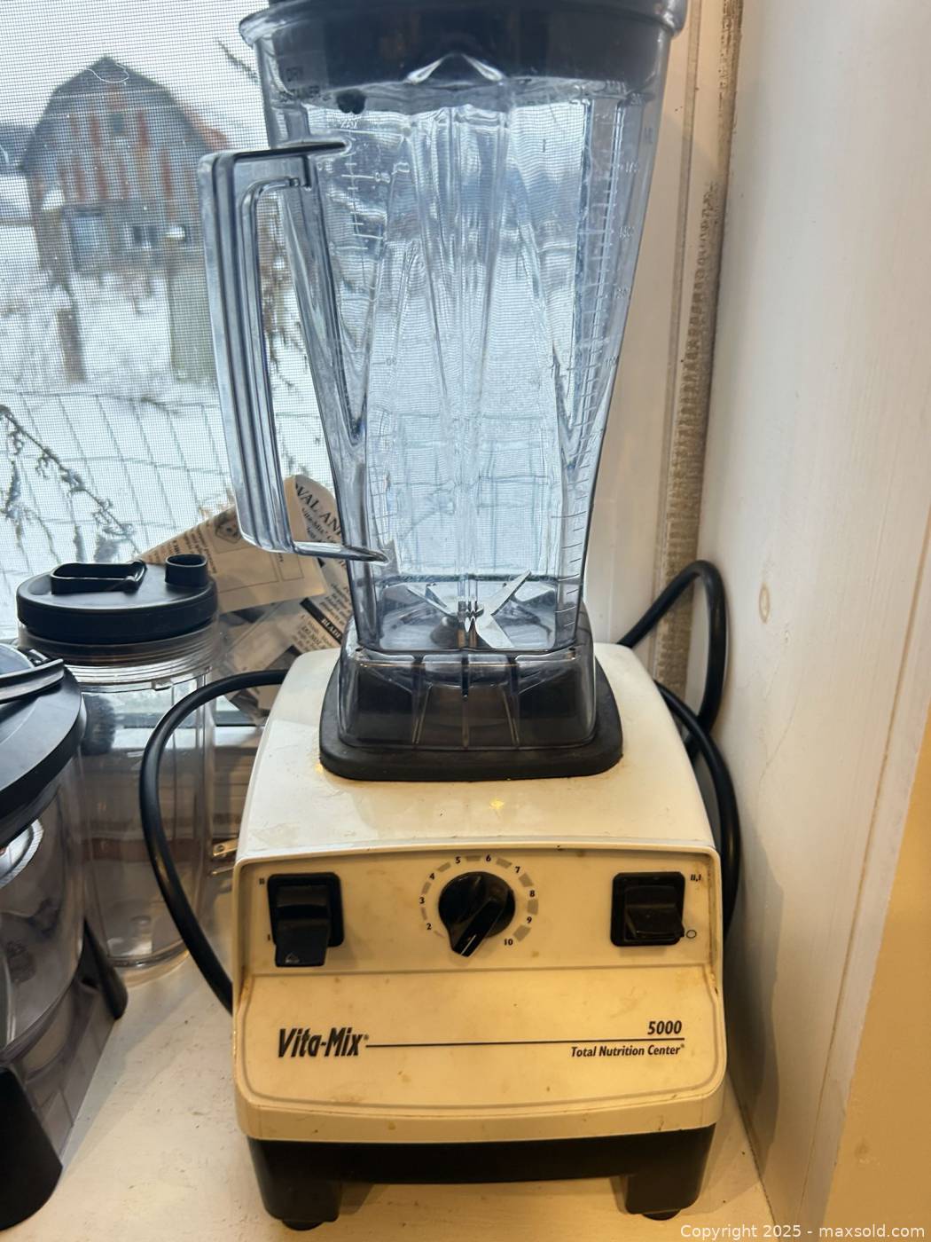 Vita-Mix 5000 blender with Ninja containers | Maxsold