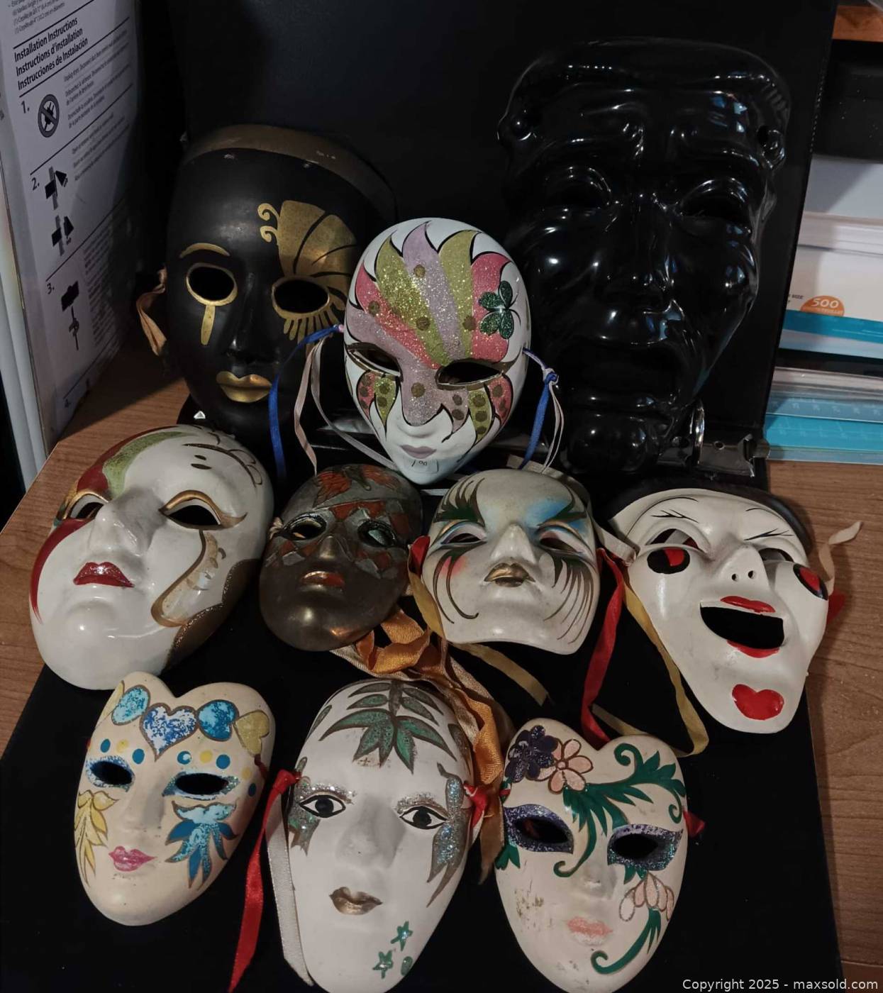 Ten decorative ceramic masks | Maxsold