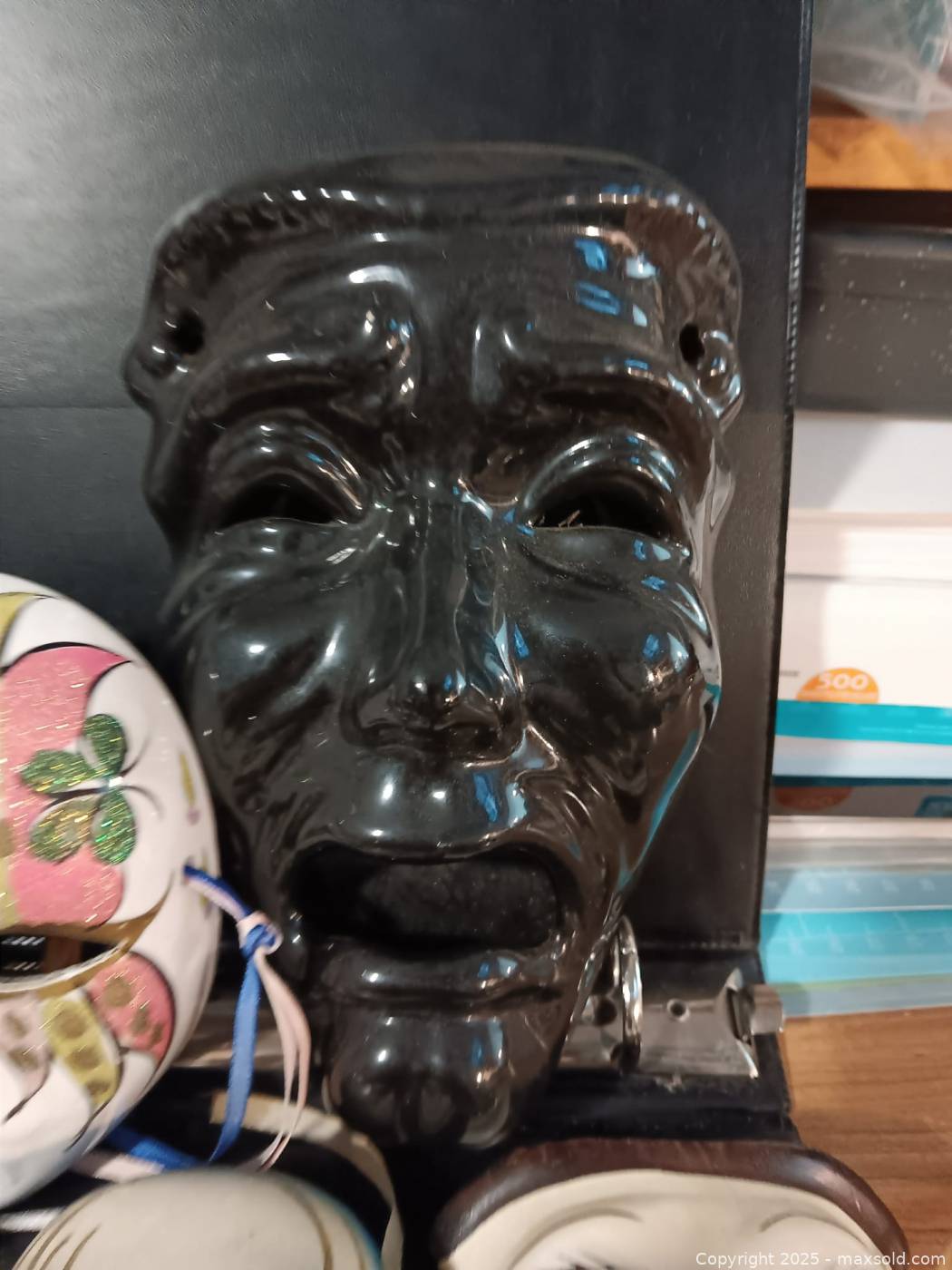 Ten decorative ceramic masks | Maxsold