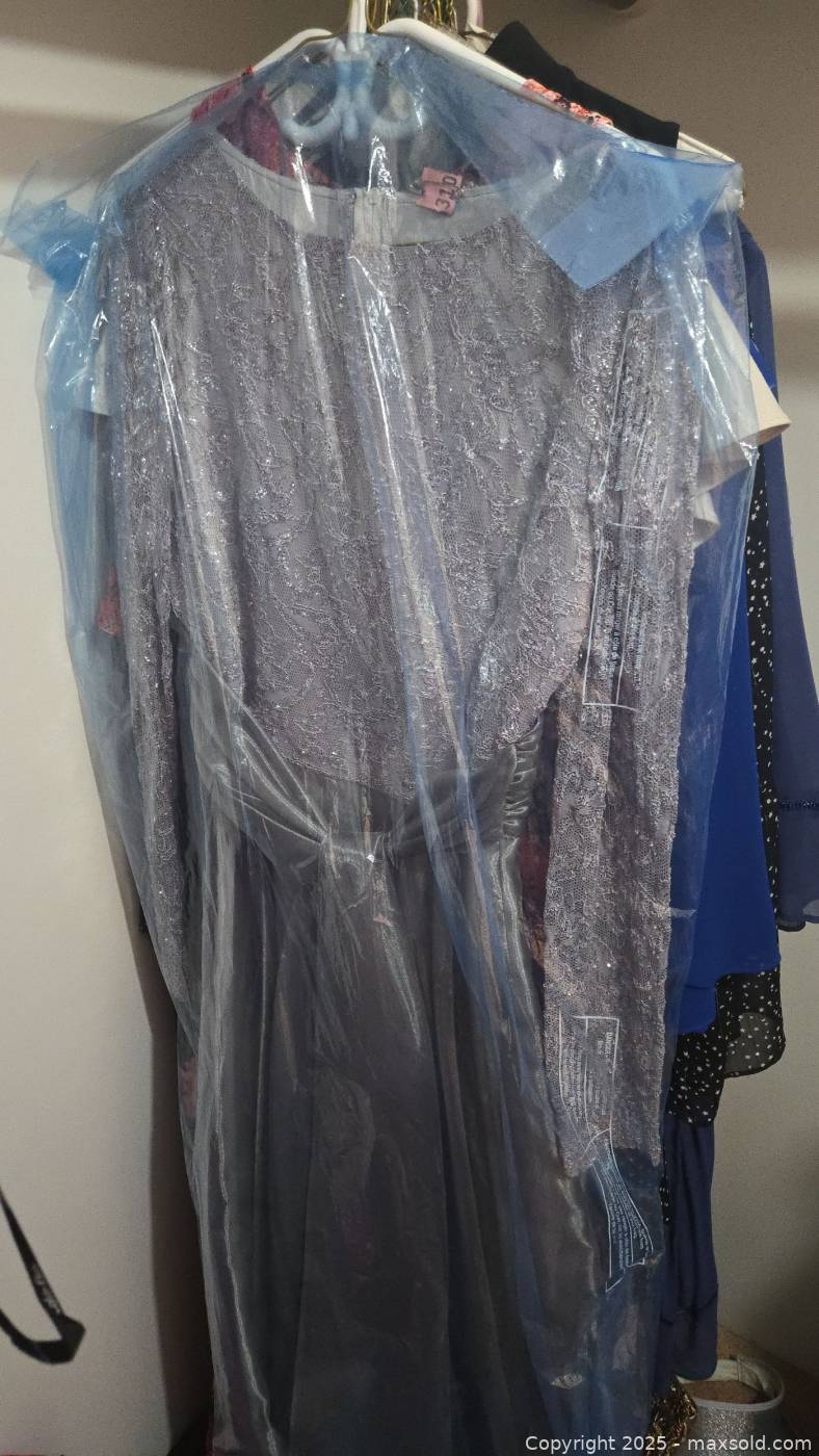Women's assorted dresses sizes 10-12 | Maxsold