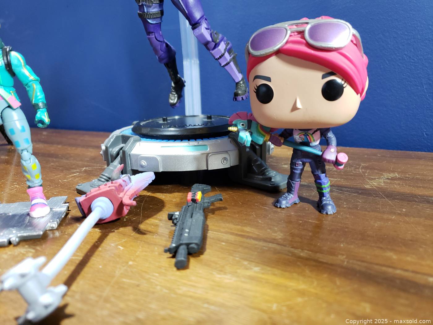 Fortnite figures Brite Bomber, Drift, Raven with glider and weapons ...