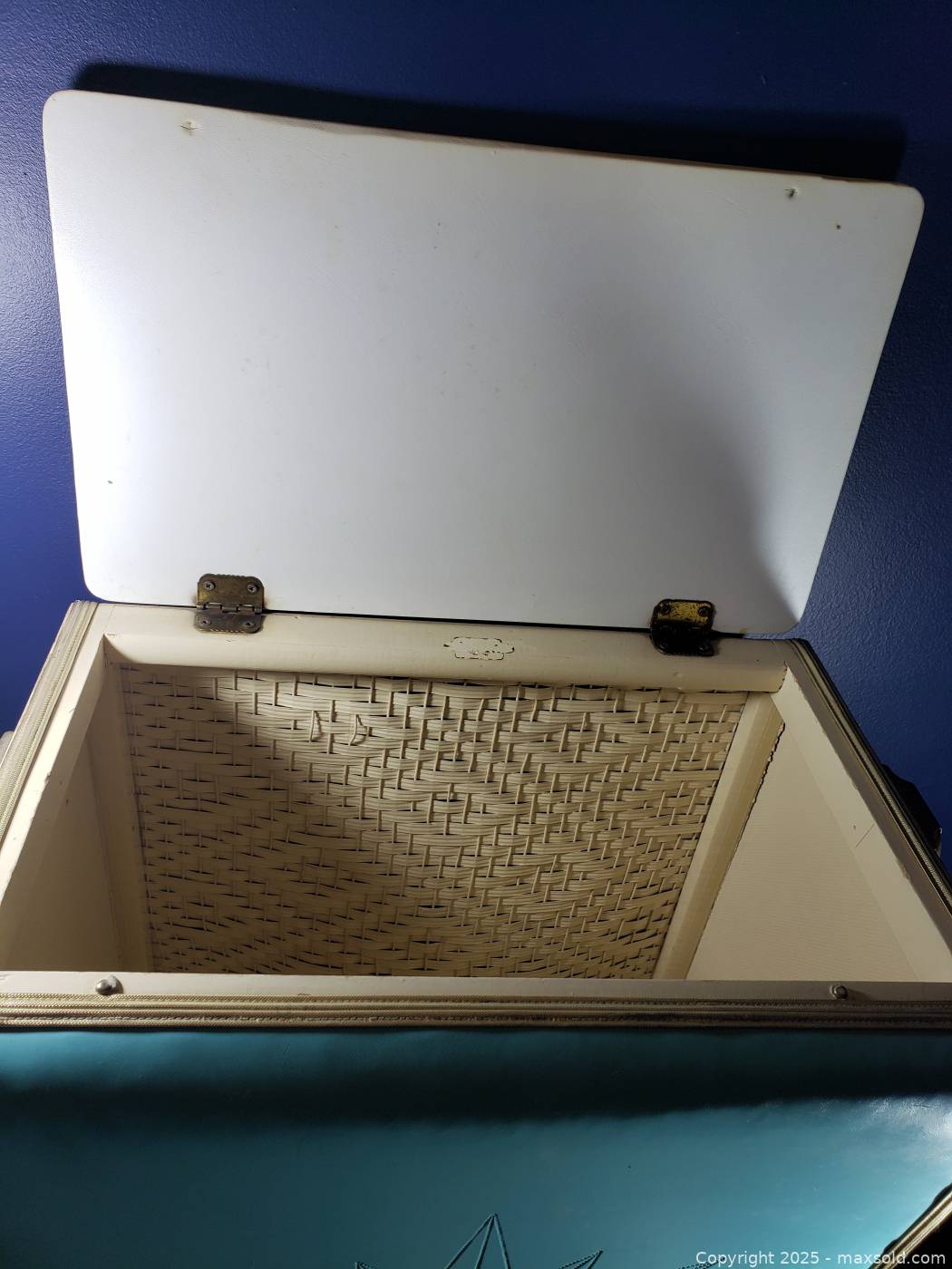 Vintage teal vinyl starburst clothes hamper | Maxsold