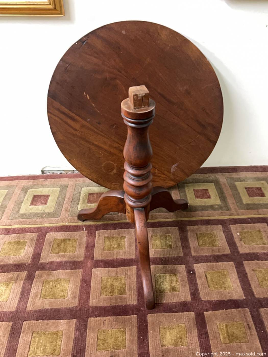 Antique round tilt-top pedestal table | Maxsold