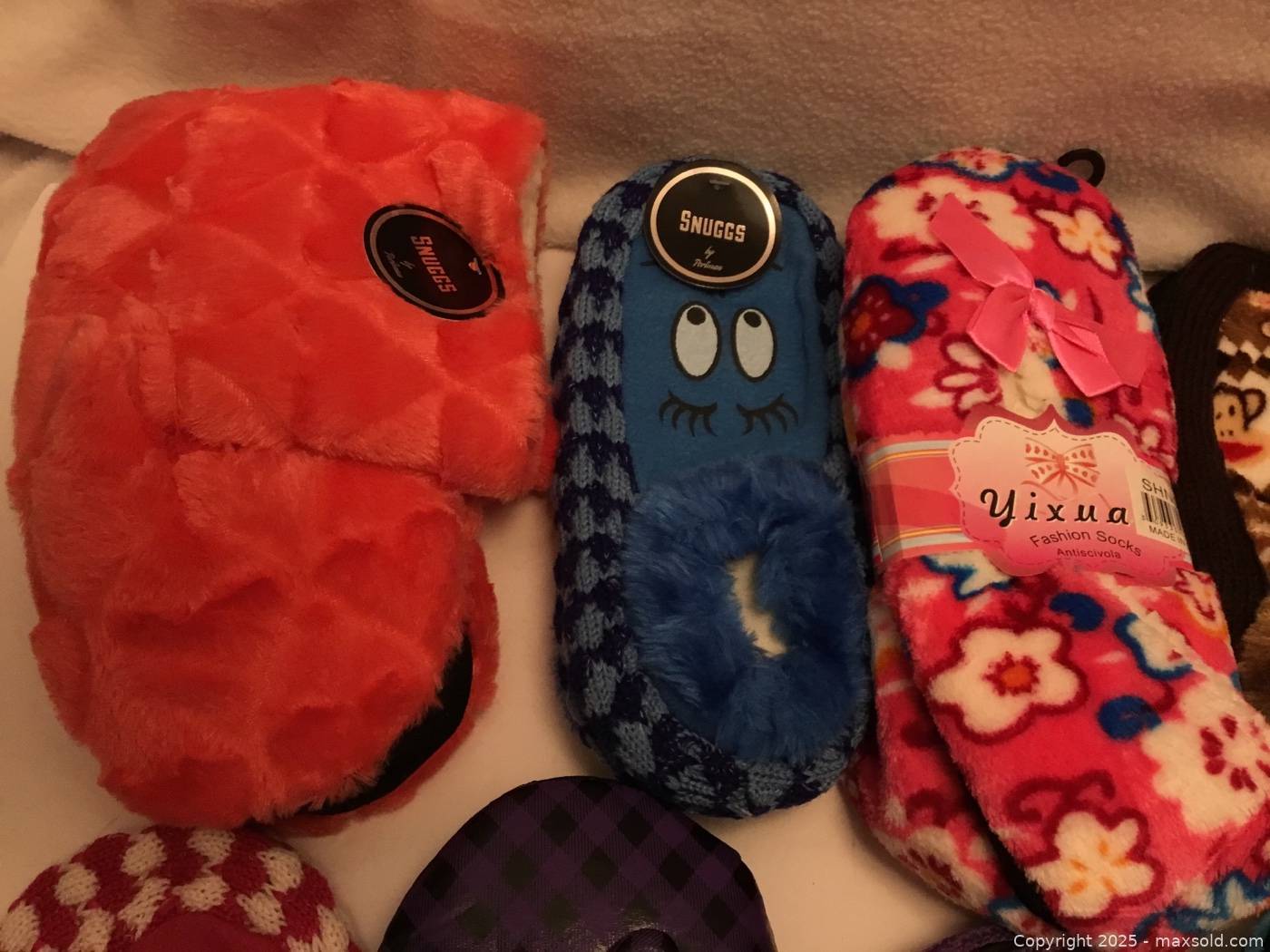 10 assorted size 36-41 slippers | Maxsold