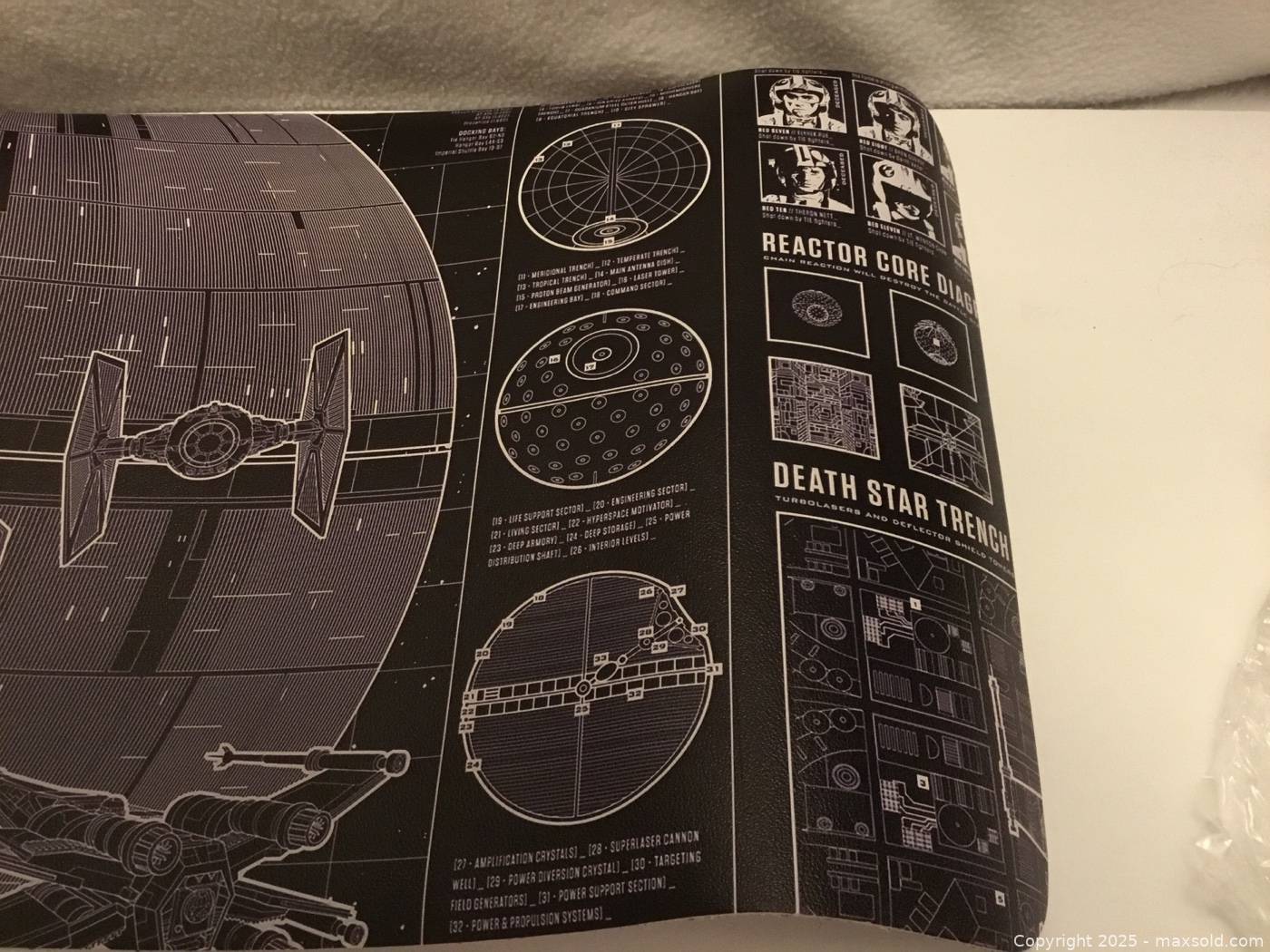 Star Trek gamer desk mat 11.5x23 in | Maxsold