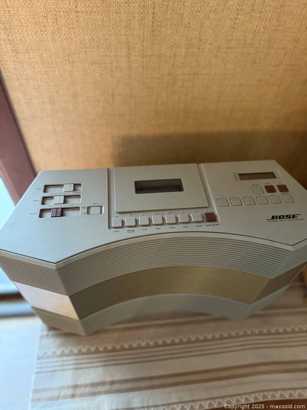 Bose AW-1 Acoustic Wave AM/FM cassette system | Maxsold
