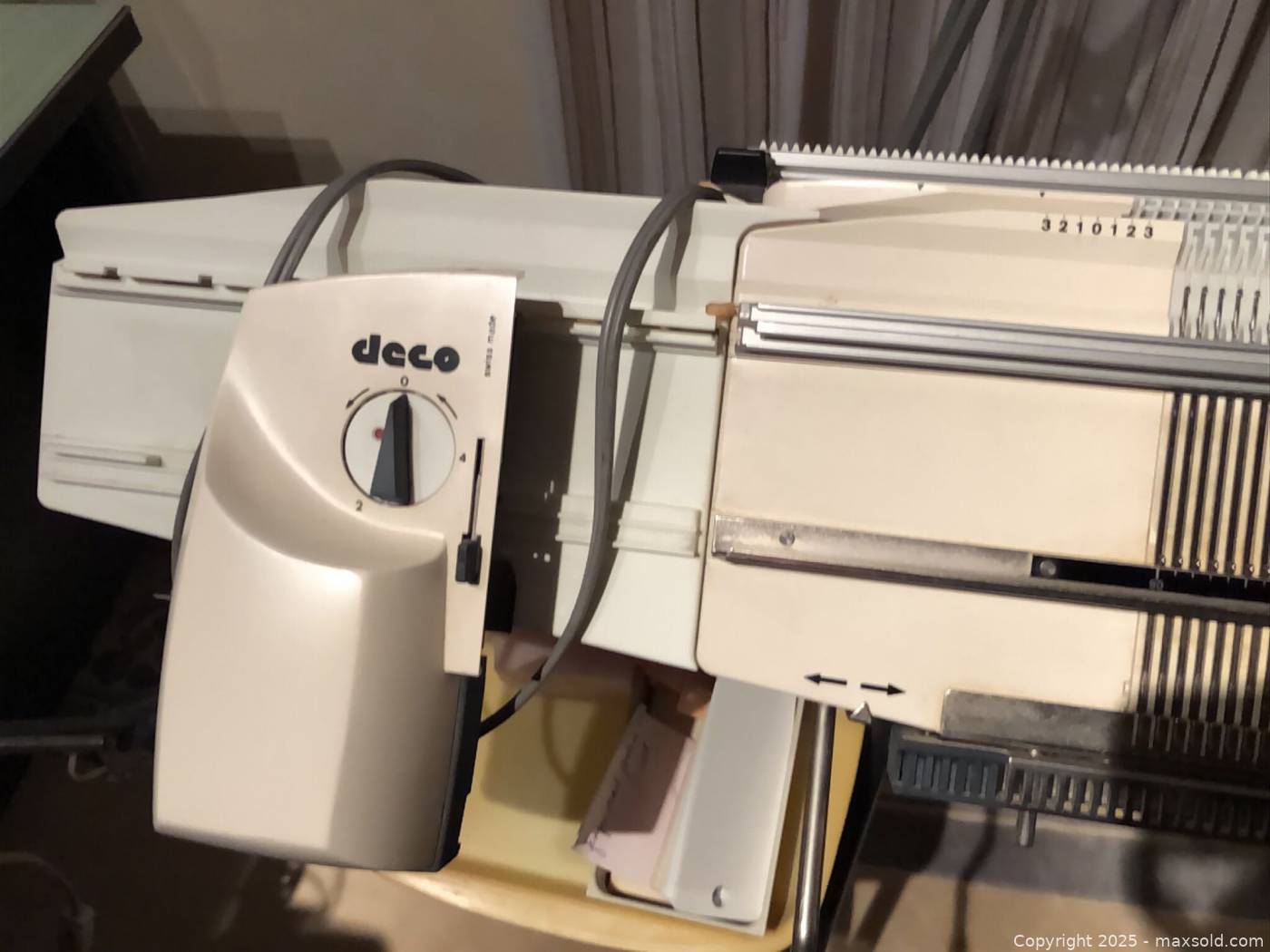 Passap Duomatic 80 knitting machine | Maxsold