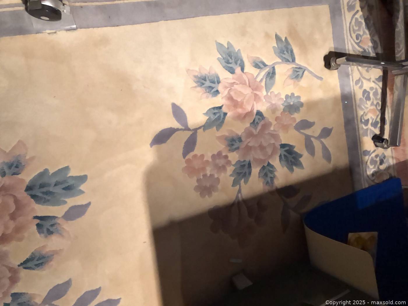 Large rectangular floral area rug 13' x 9' | Maxsold