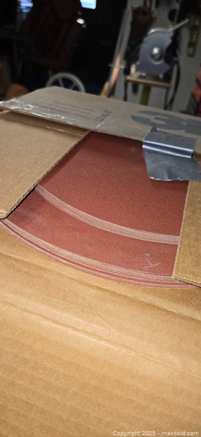 Box of sanding discs, circular saw blades and assorted hardware | Maxsold