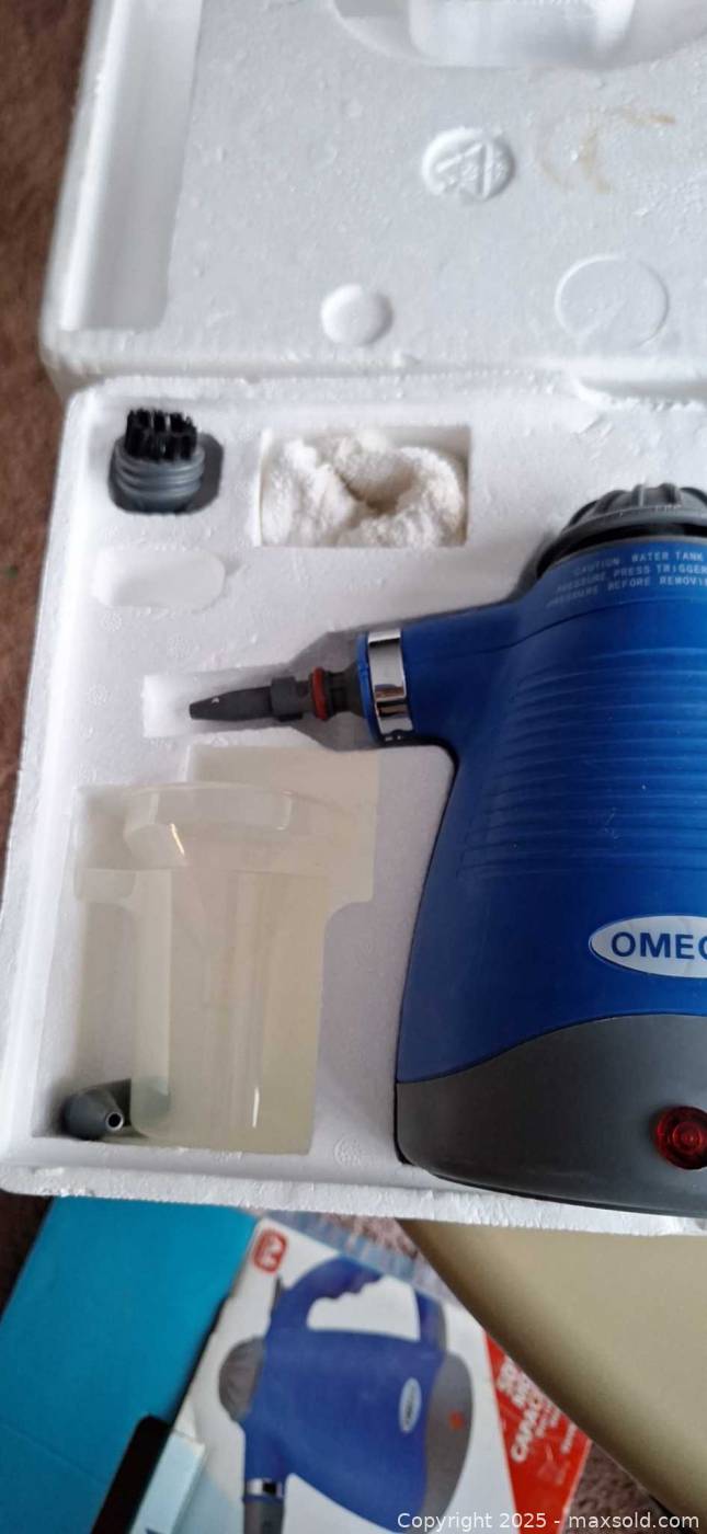 OMEGA SC104 handheld steam cleaner | Maxsold
