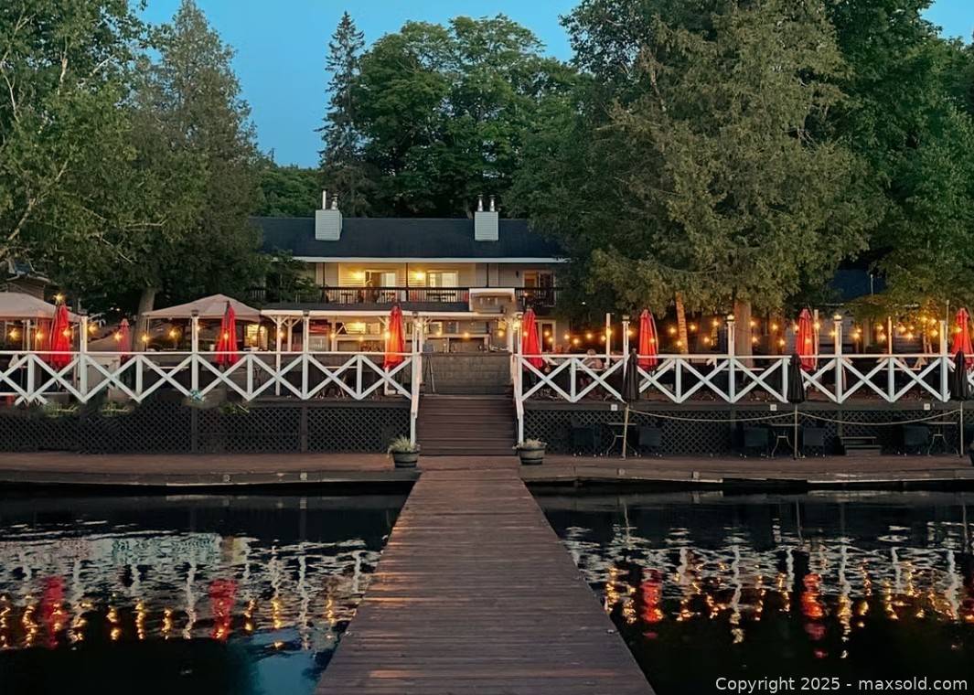 2-night stay voucher Bonnie View Inn | Maxsold