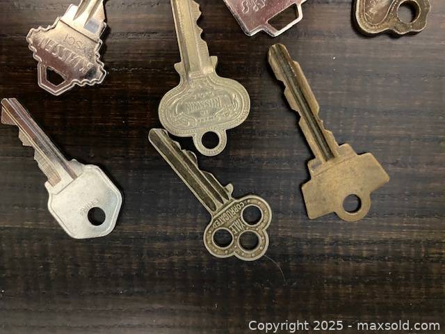 Assorted Metal House Keys | Maxsold