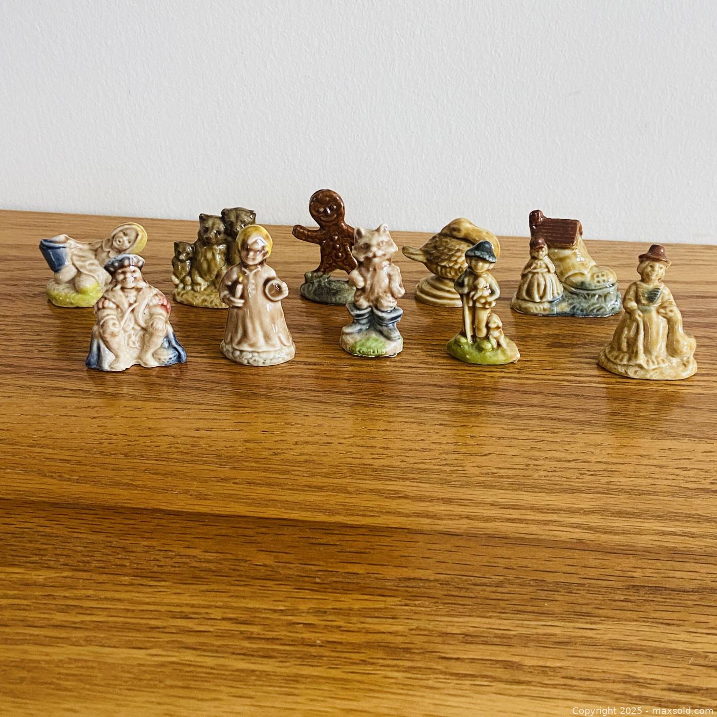 10 Wade Red Rose Tea mini figurines | Maxsold
