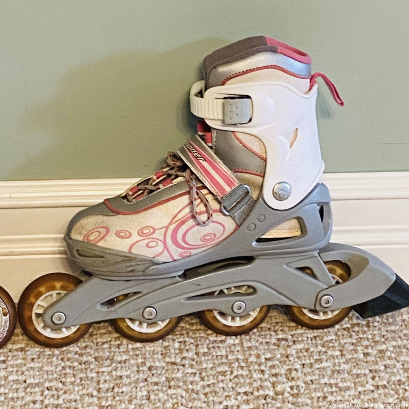 Bladerunner adjustable girls rollerblades size 4-7 | Maxsold