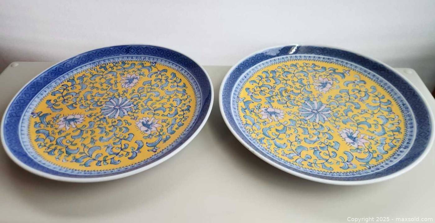 Pair of 12" yellow-ground blue floral Chinese plates | Maxsold