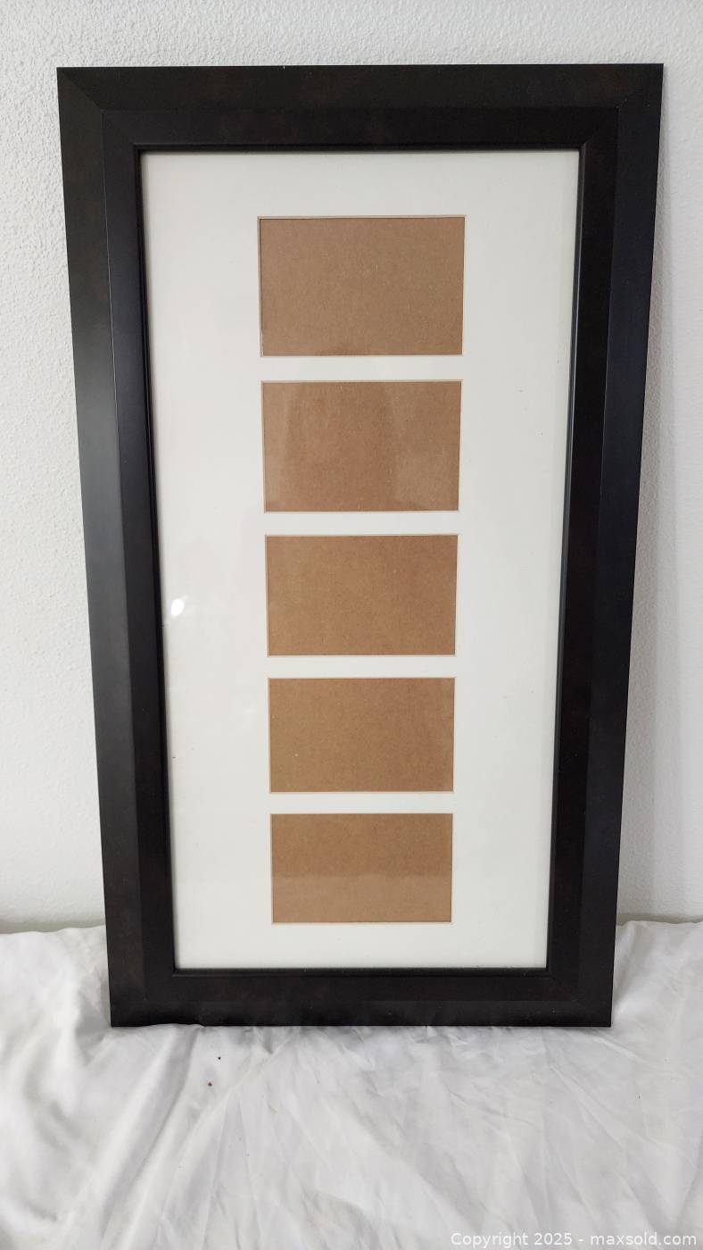 Black 5-photo vertical collage frame | Maxsold