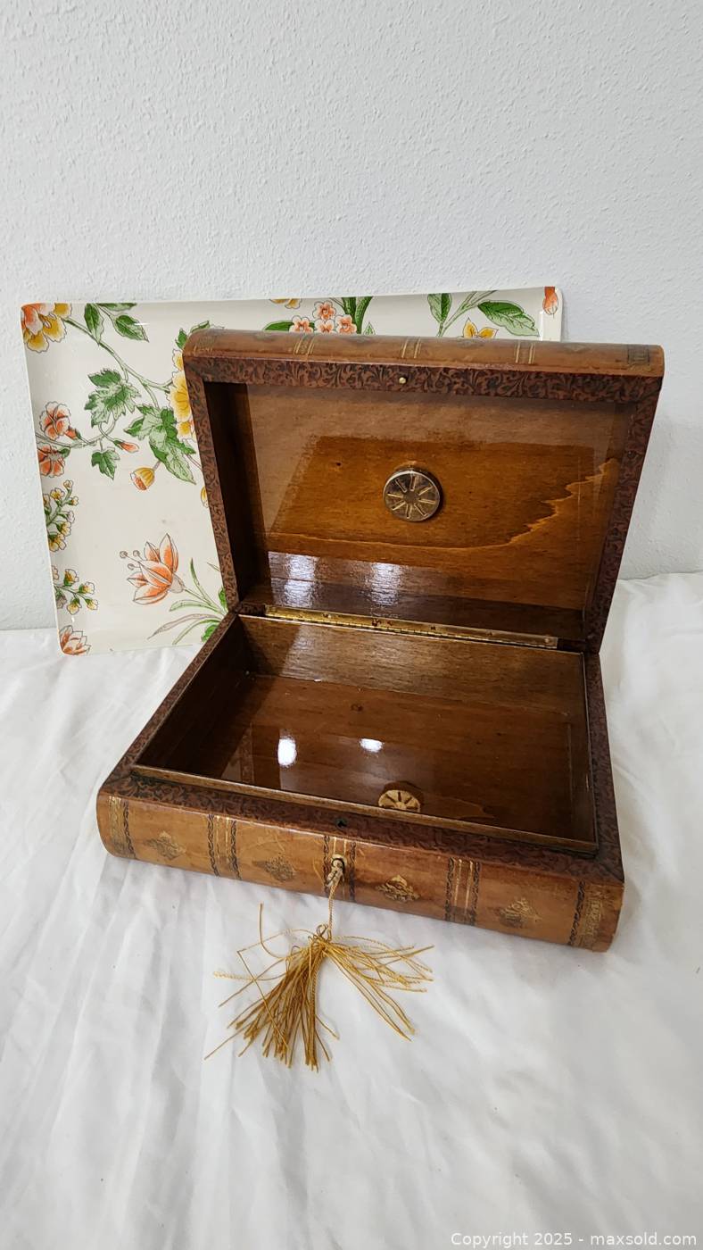 Book-shaped jewelry/storage box with key and floral tray | Maxsold