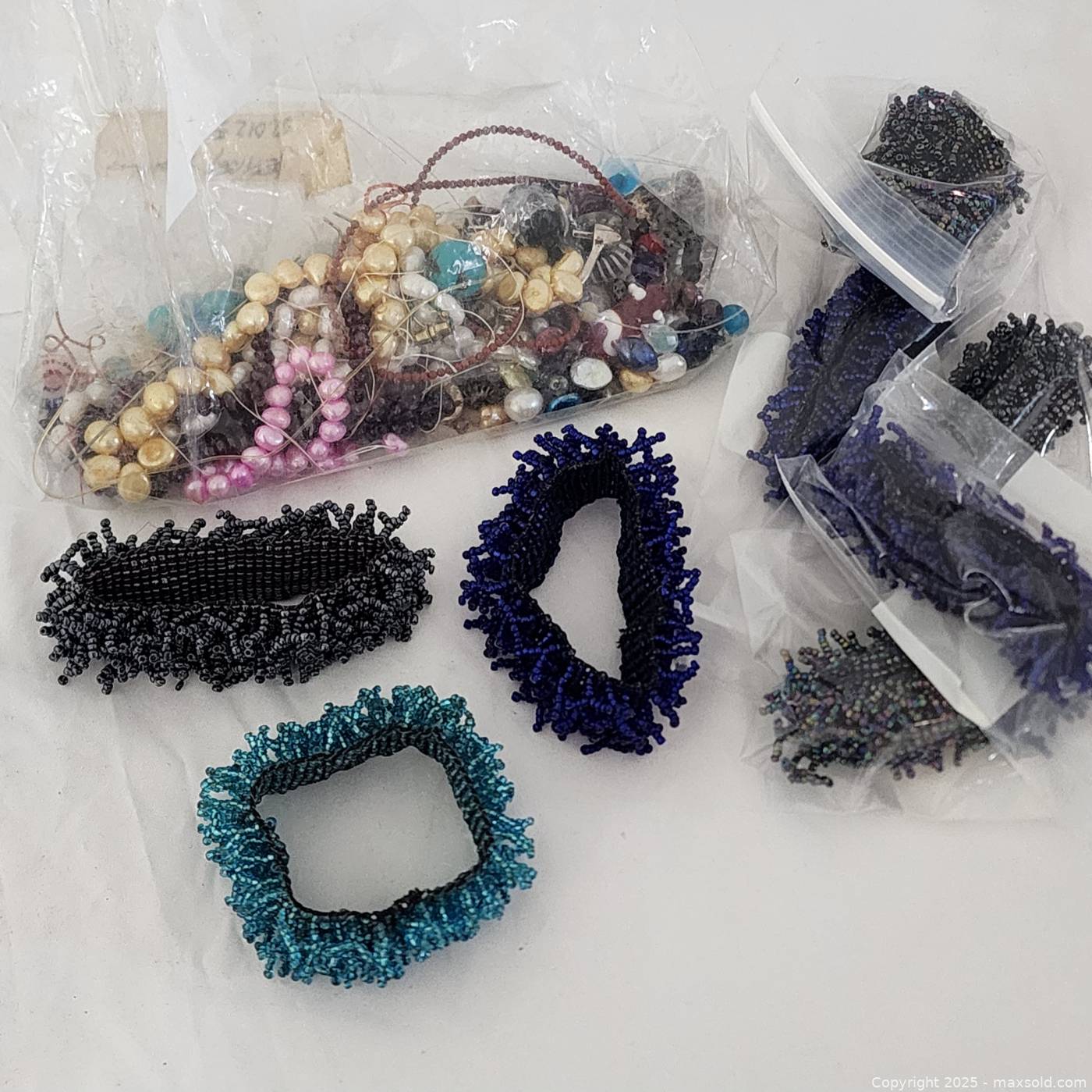 Beaded bracelets and assorted loose beads | Maxsold