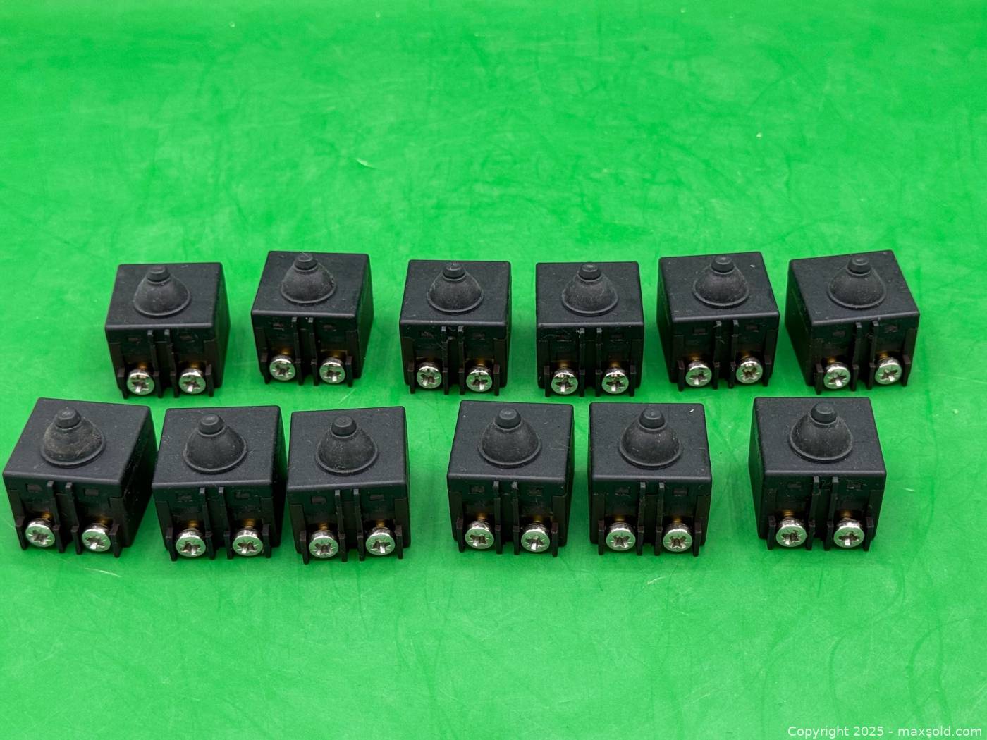 12 push-button power switches | Maxsold