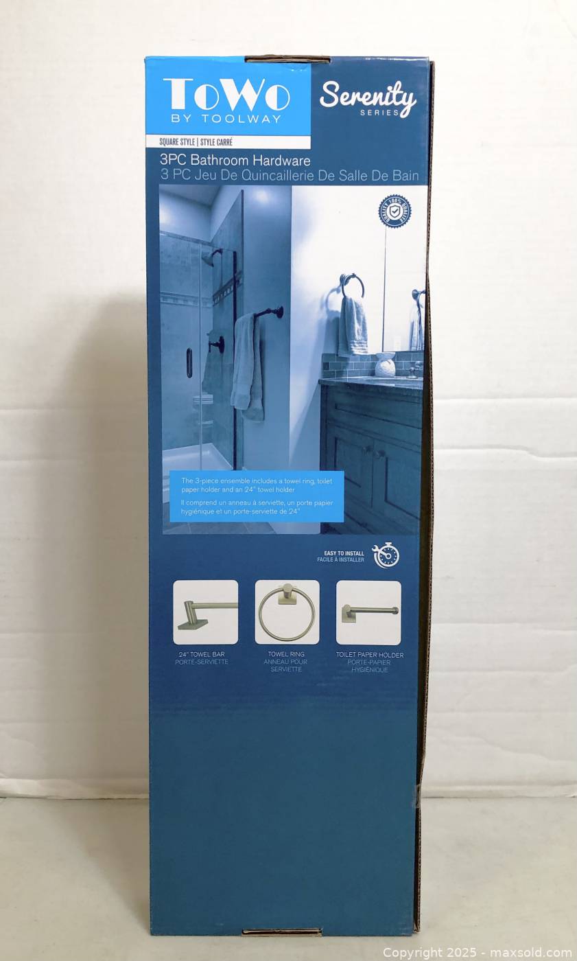 ToWo Serenity 3-Piece Bathroom Hardware Set | Maxsold