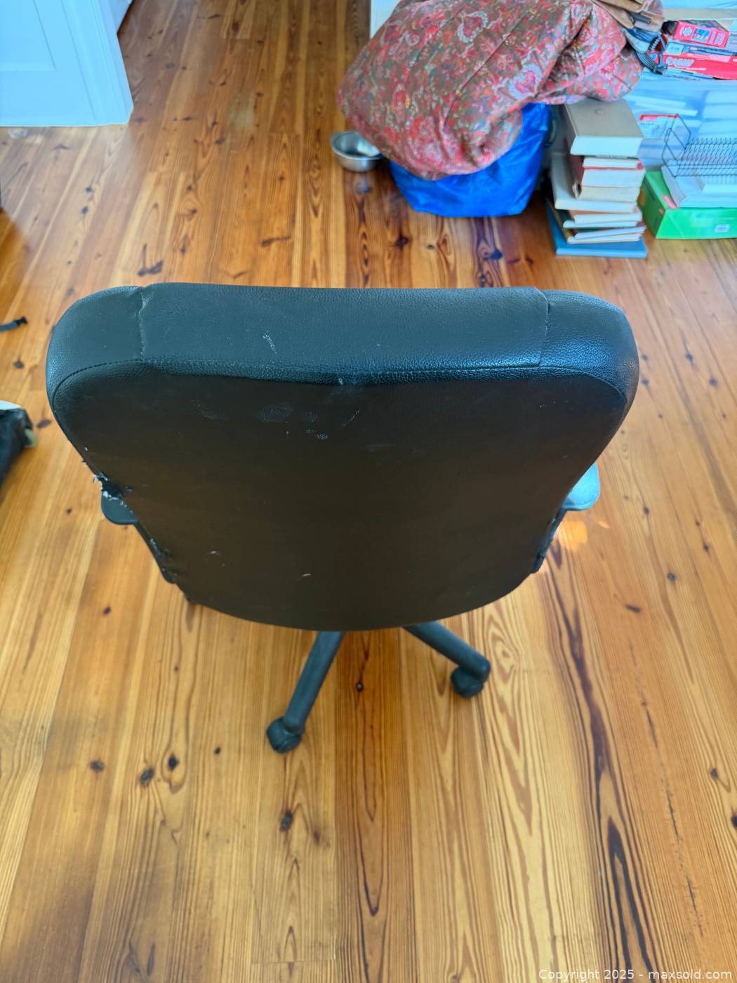 Black faux leather mid-back office task chair | Maxsold