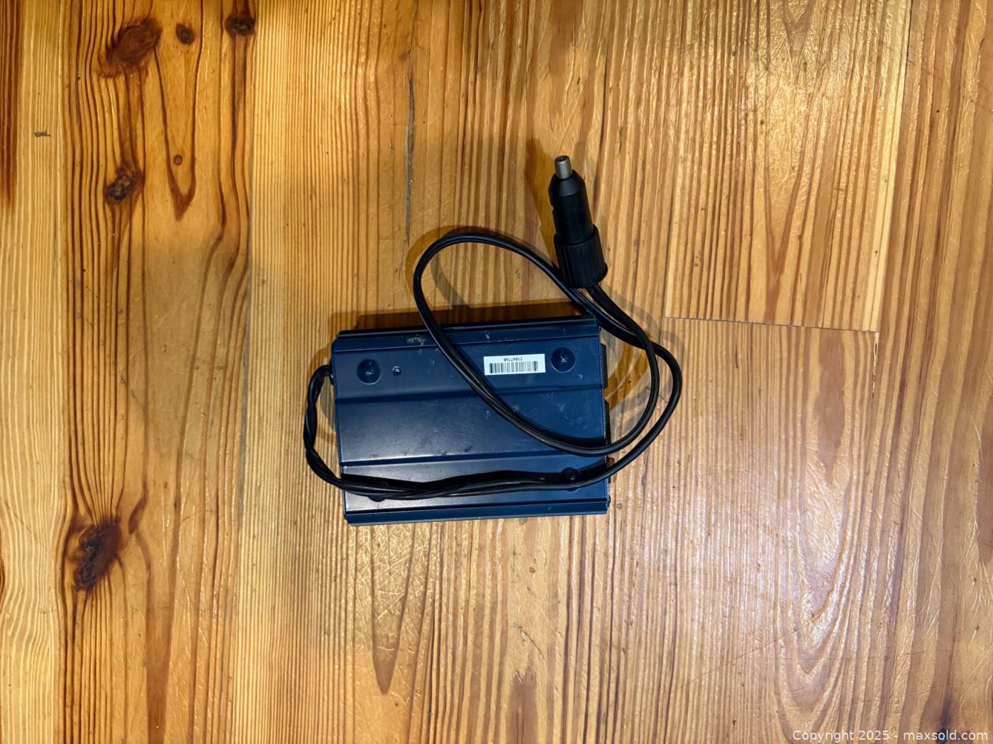 External DC Power Adapter With Barrel Plug | Maxsold