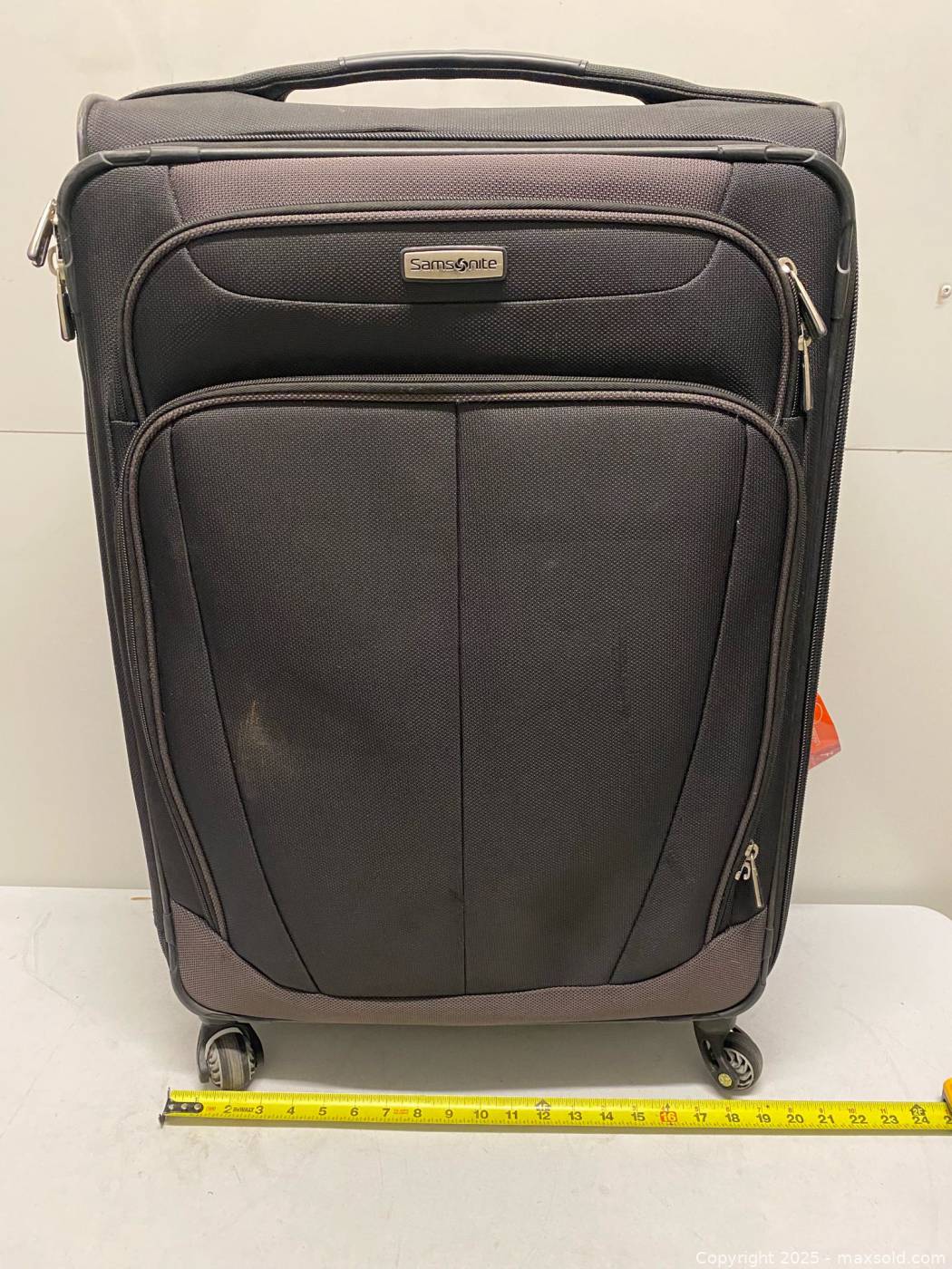 Samsonite 28" Soft-Side Spinner Suitcase | Maxsold