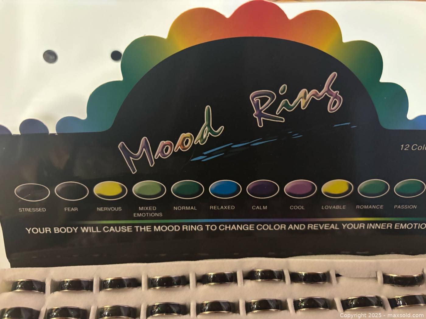 72 mood rings in display box, stickers, hair rings | Maxsold