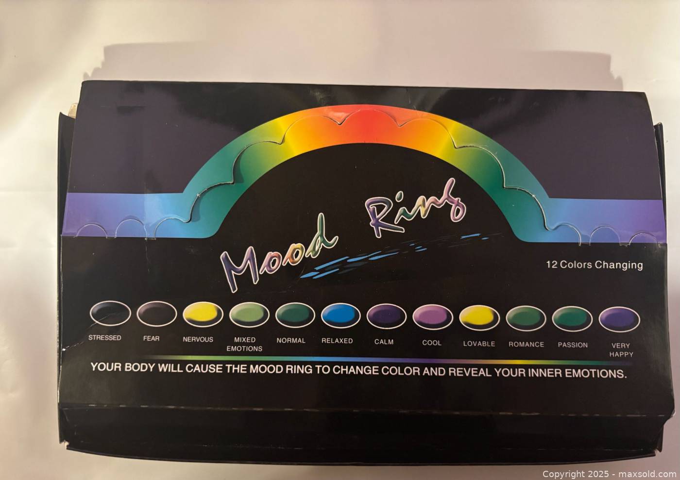72 mood rings in display box, stickers, hair rings | Maxsold