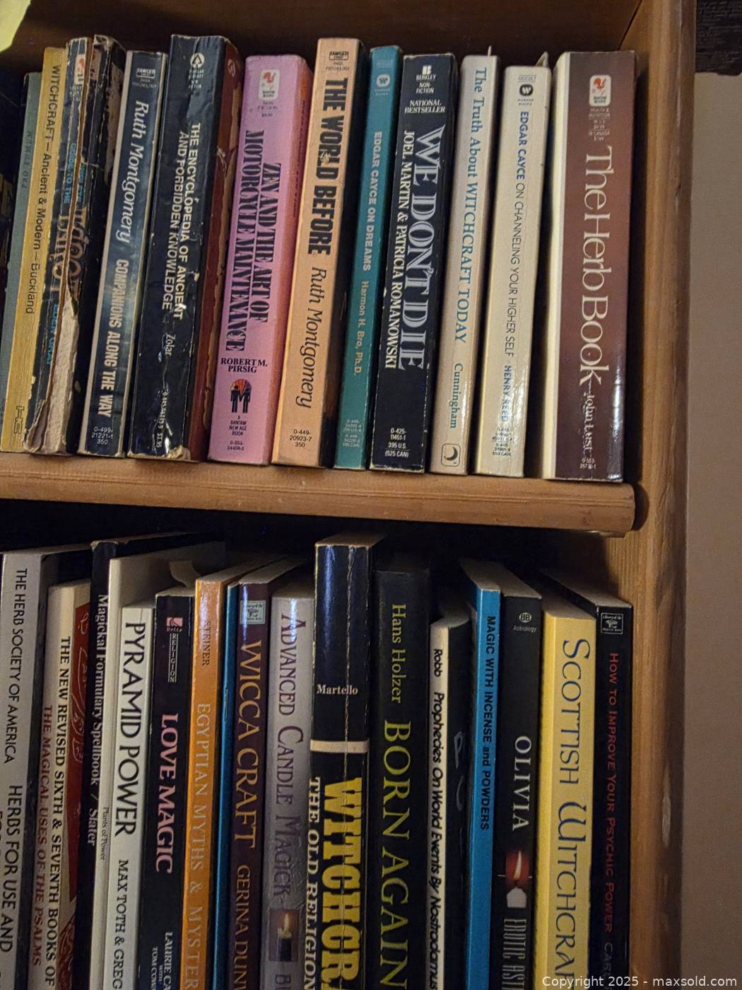 ~70–90 paperback books occult & fiction | Maxsold