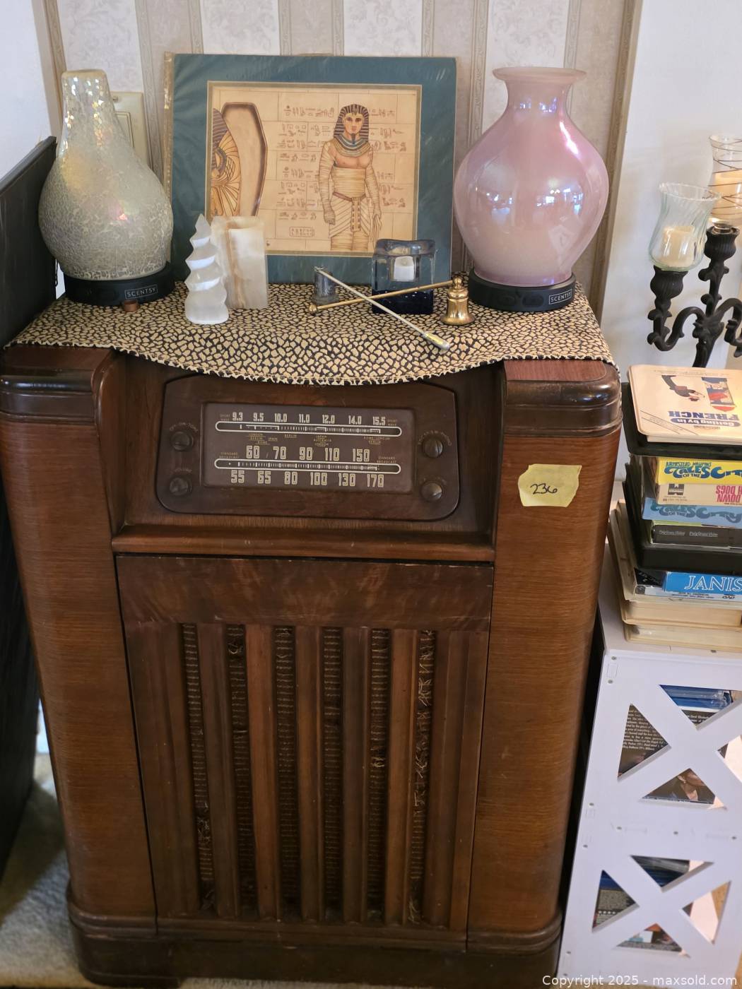 Vintage wood floor console radio with decorative accessories | Maxsold