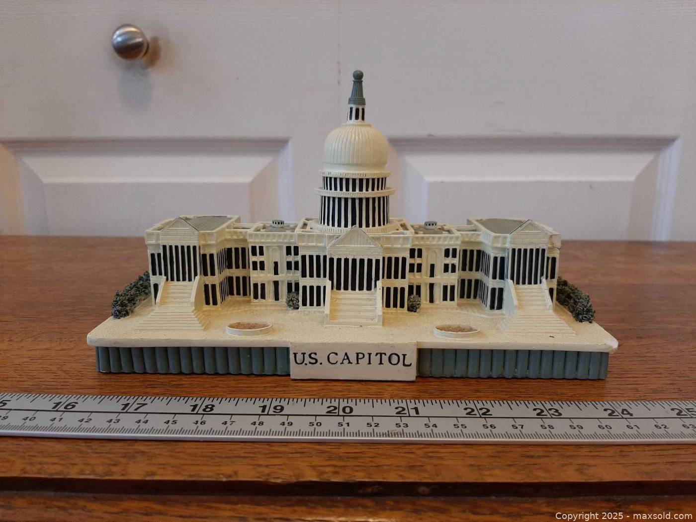 Miniature U.S. Capitol building replica | Maxsold