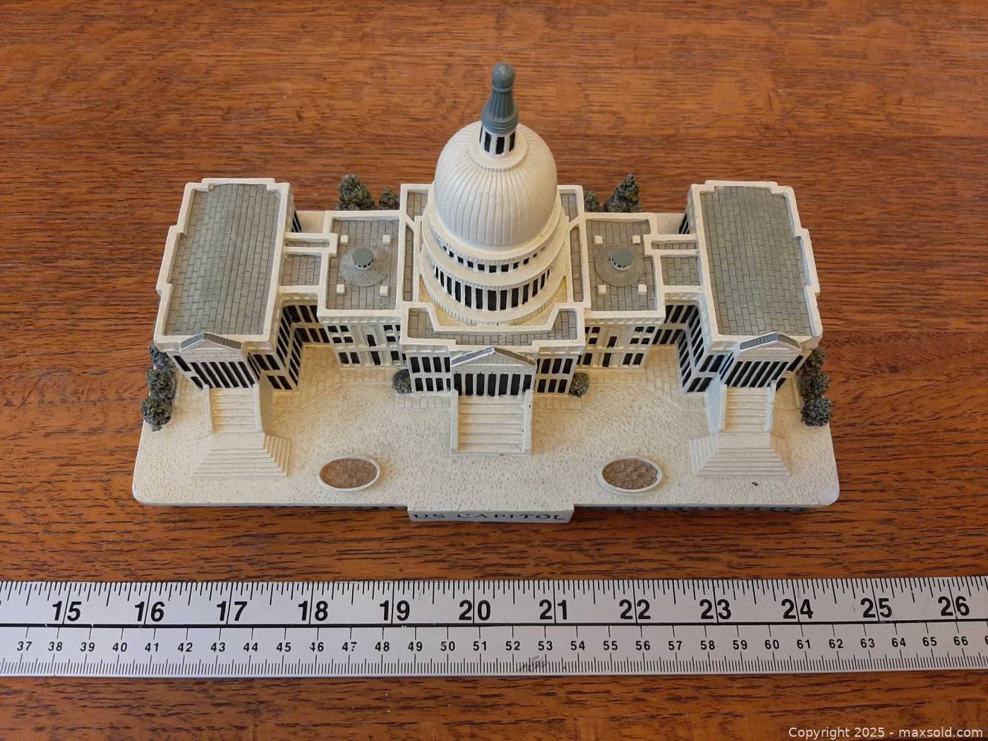 Miniature U.S. Capitol building replica | Maxsold