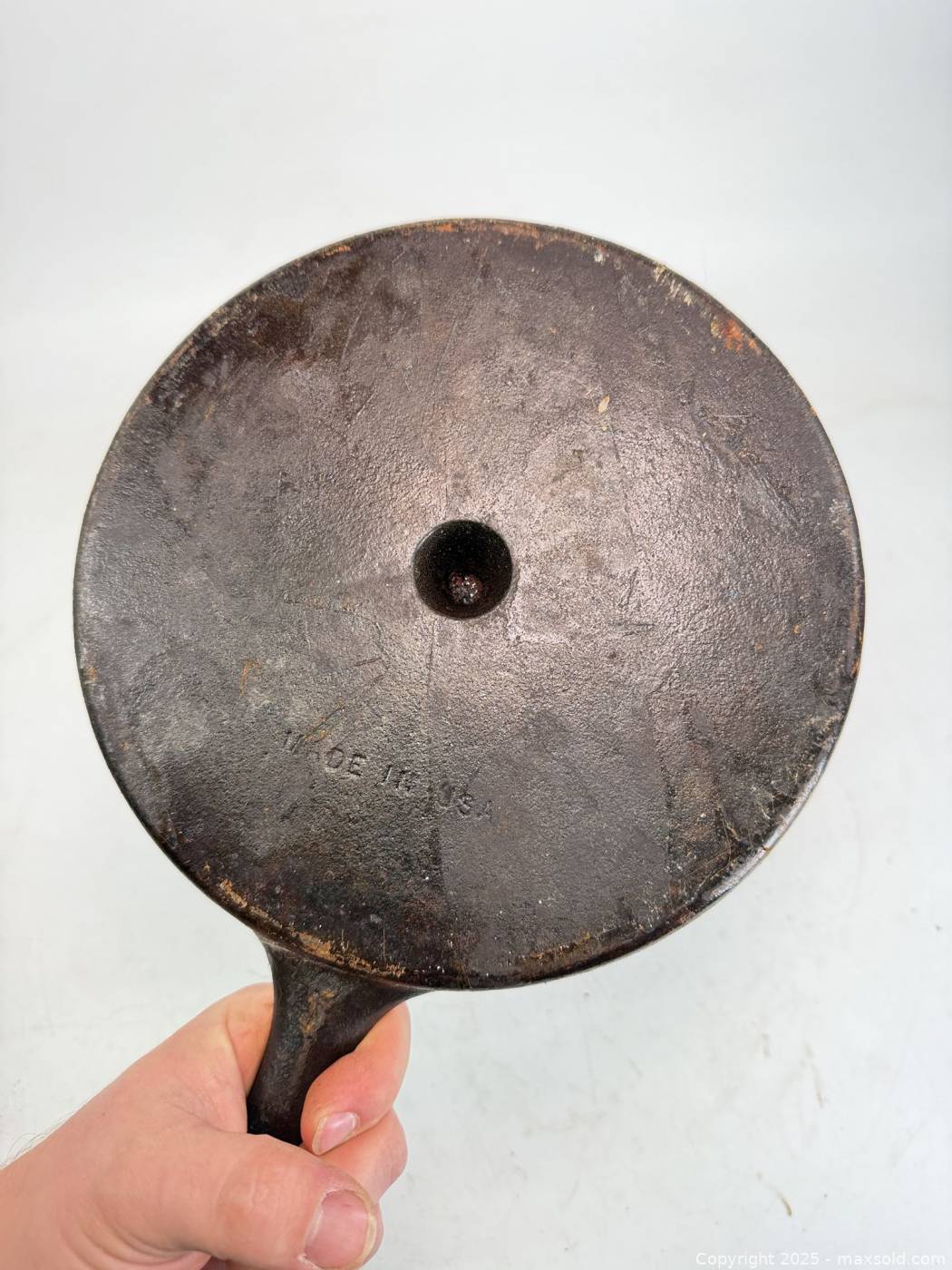 Made in USA cast-iron 8-wedge cornbread skillet | Maxsold